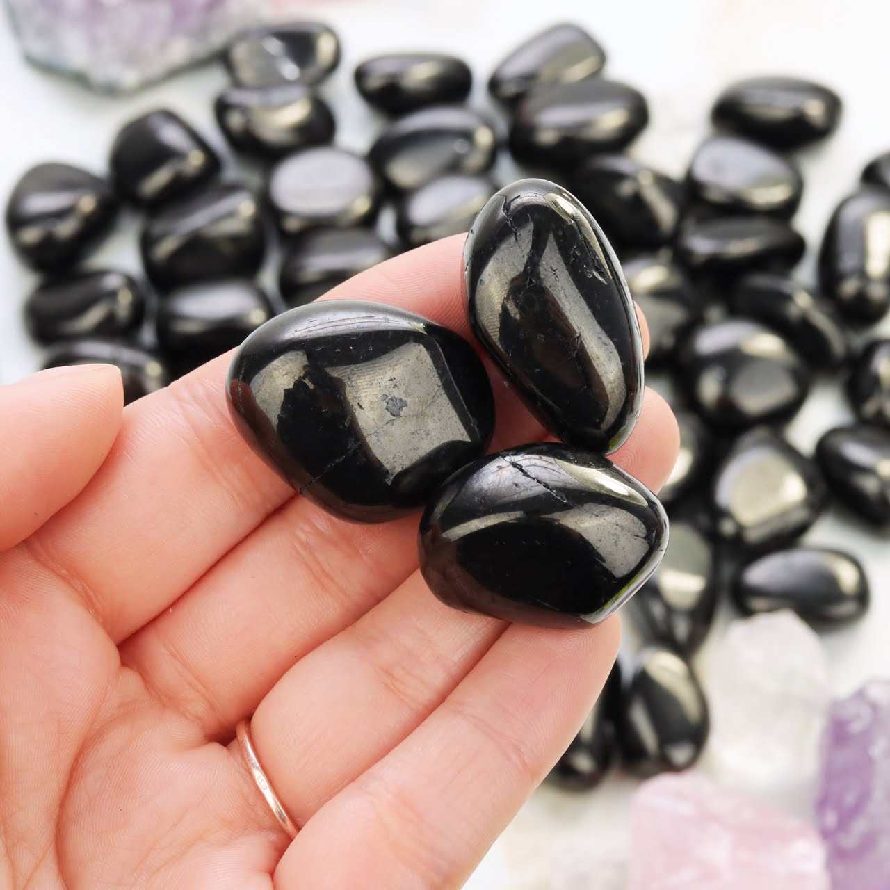 Gagat (jet, dżet) polerowana bryłka 2.5-3cm - Artsento